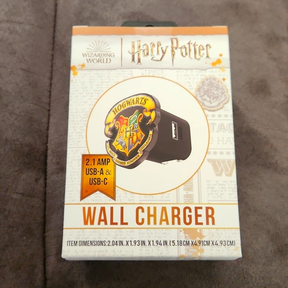 Warner Bros. | Cell Phones & Accessories | Harry Potter Hogwarts Sigil ...